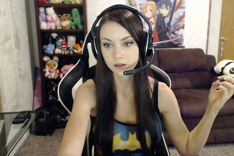 Qui est Dizzykitten ? Portrait d'une top streameuse mondiale - Pixels ...